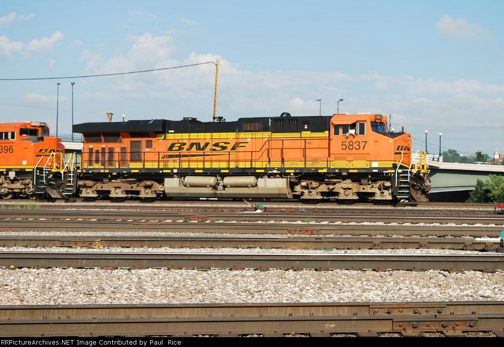 BNSF 5837